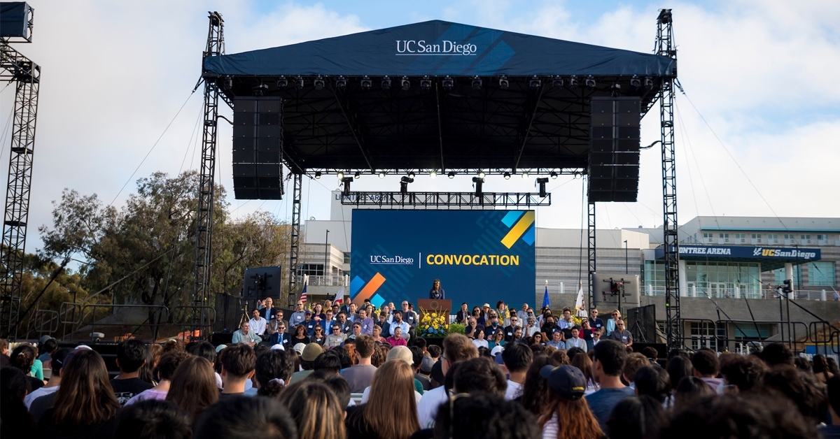 Annual Convocation Inspires New Tritons to Embrace Their Curiosity